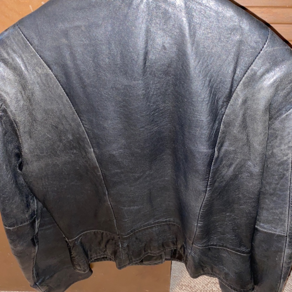 Very Nice Barely Worn Leather Jacket. - Gem